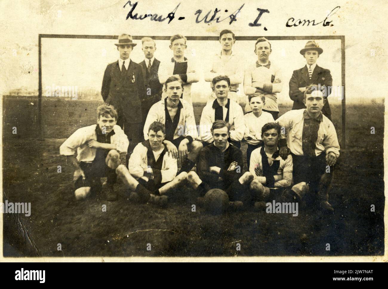 Group portrait of the first team of the Utrecht football club Zwart-Wit ...