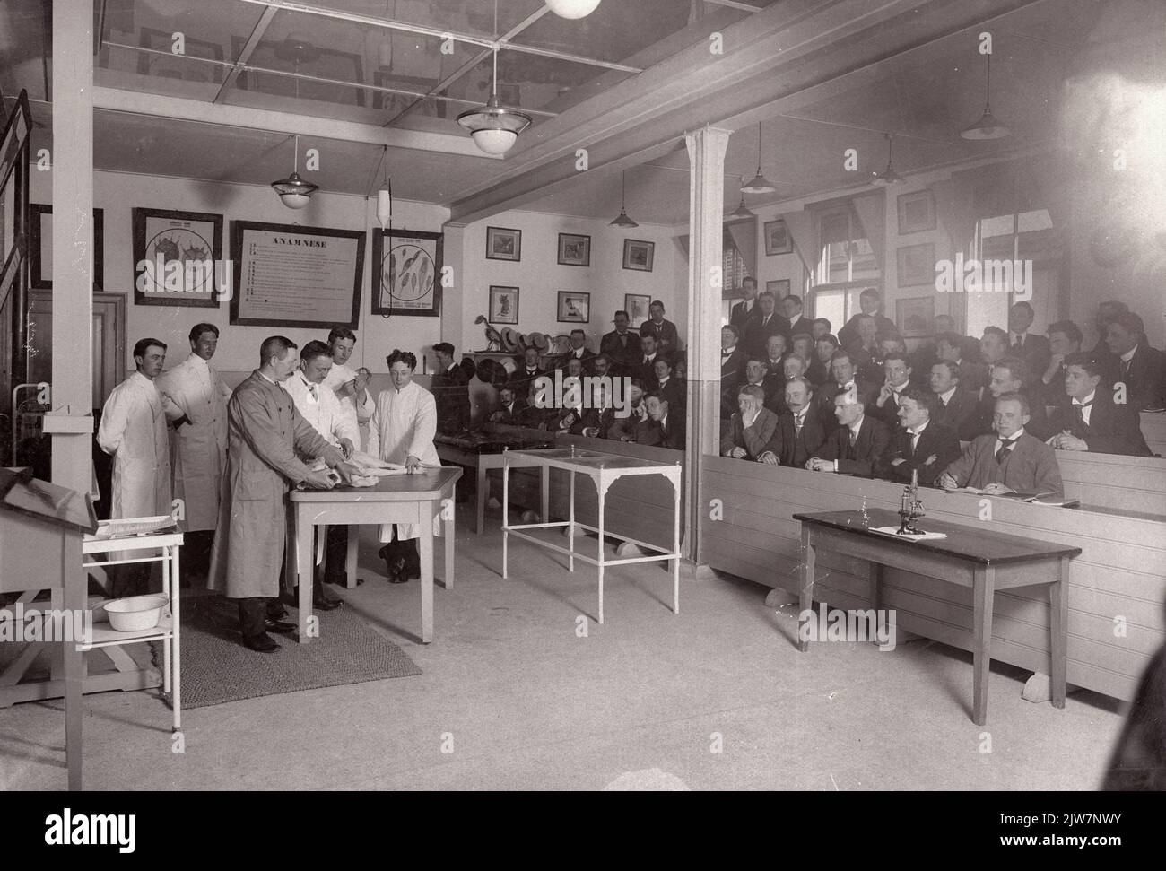 Medical students lecture hall hi-res stock photography and images - Alamy