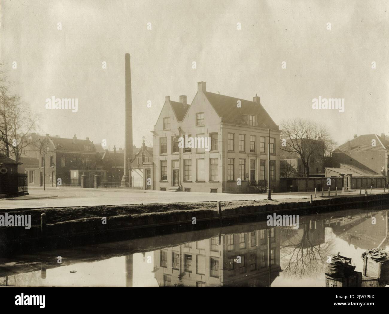 View of the office and factory buildings of the De Krans brewery ...
