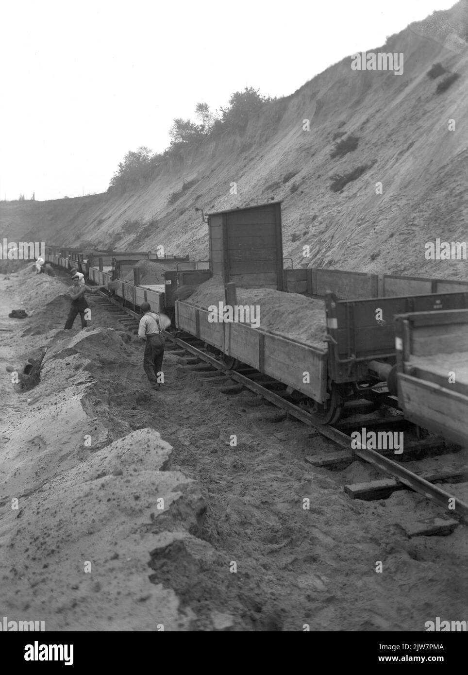 Image of the loading of a train with sand in the sandy of the N.S. in ...