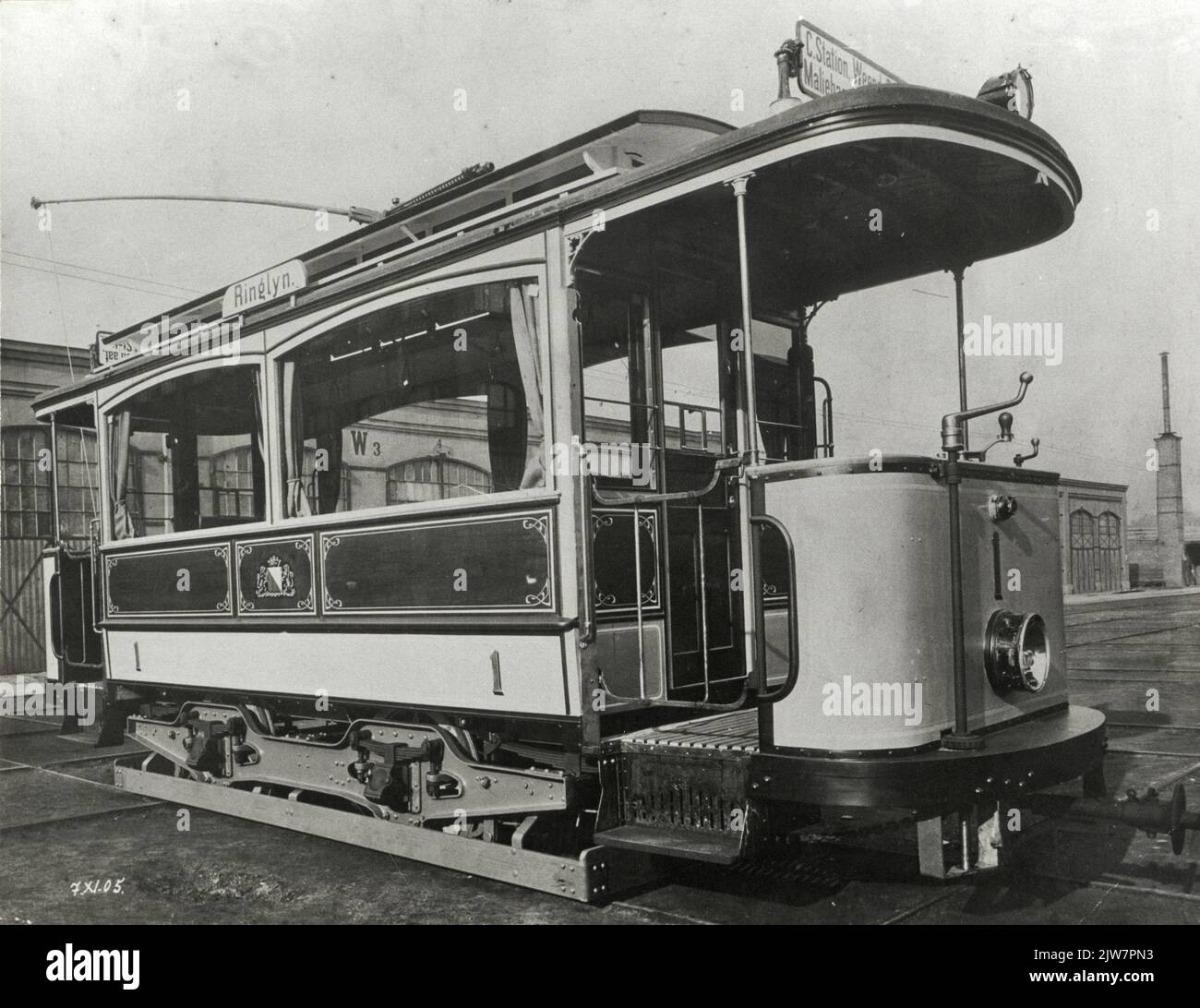 Image of Motorwagen 1 (Ringlijn), the first tram in Utrecht, on the ...