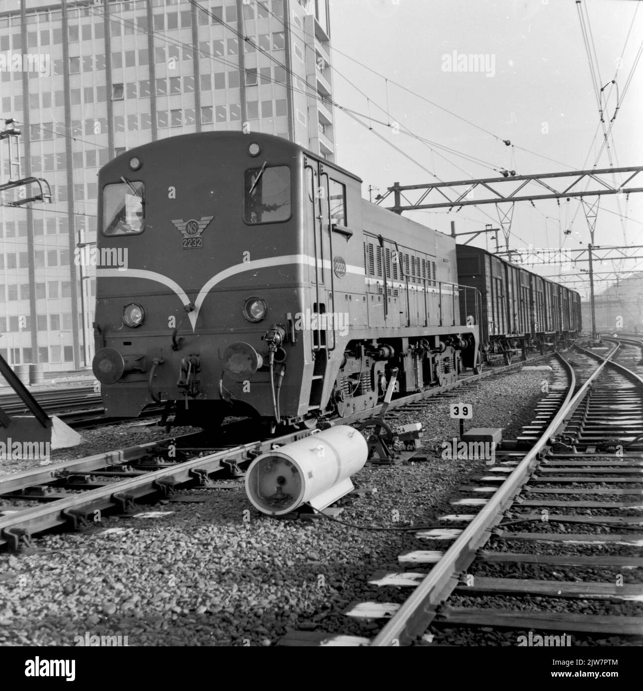 Image of the Diesel-Electric Locomotive No. 2232 (series 2200/2300) of the N.S. With a freight ...