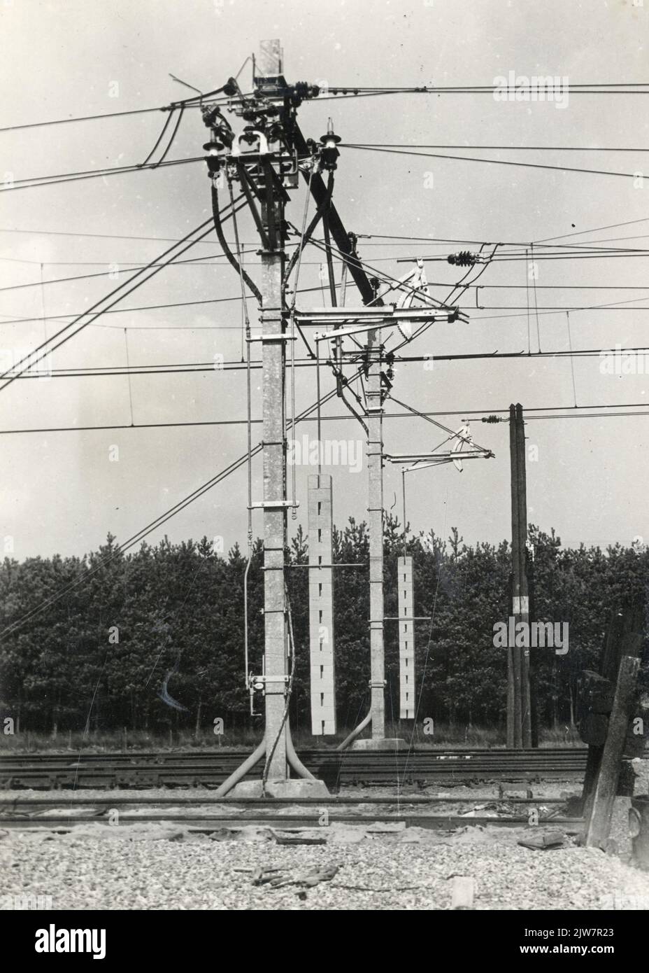 Image of an overhead pipe portal for the electrification of the ...