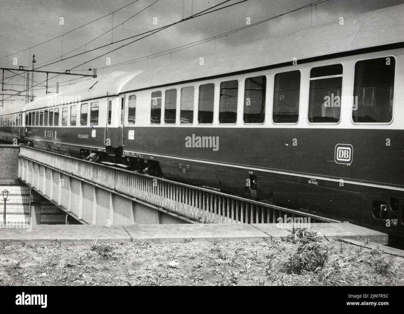 Image of the international train "Rheingold" at the N.S. station ...