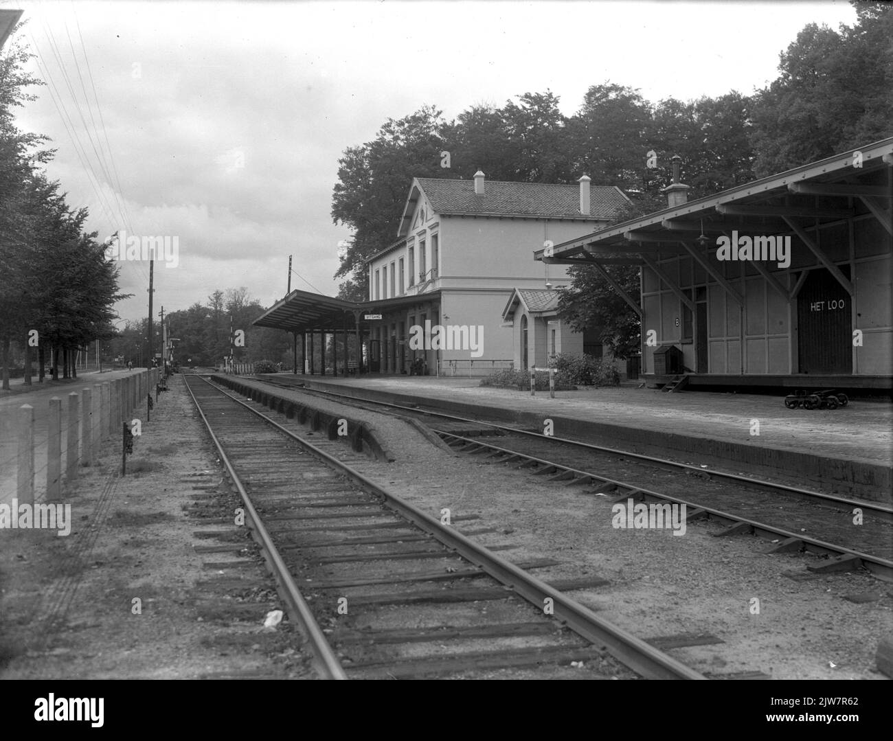 View of the platform side of the N.S. station Het Loo in Apeldoorn ...