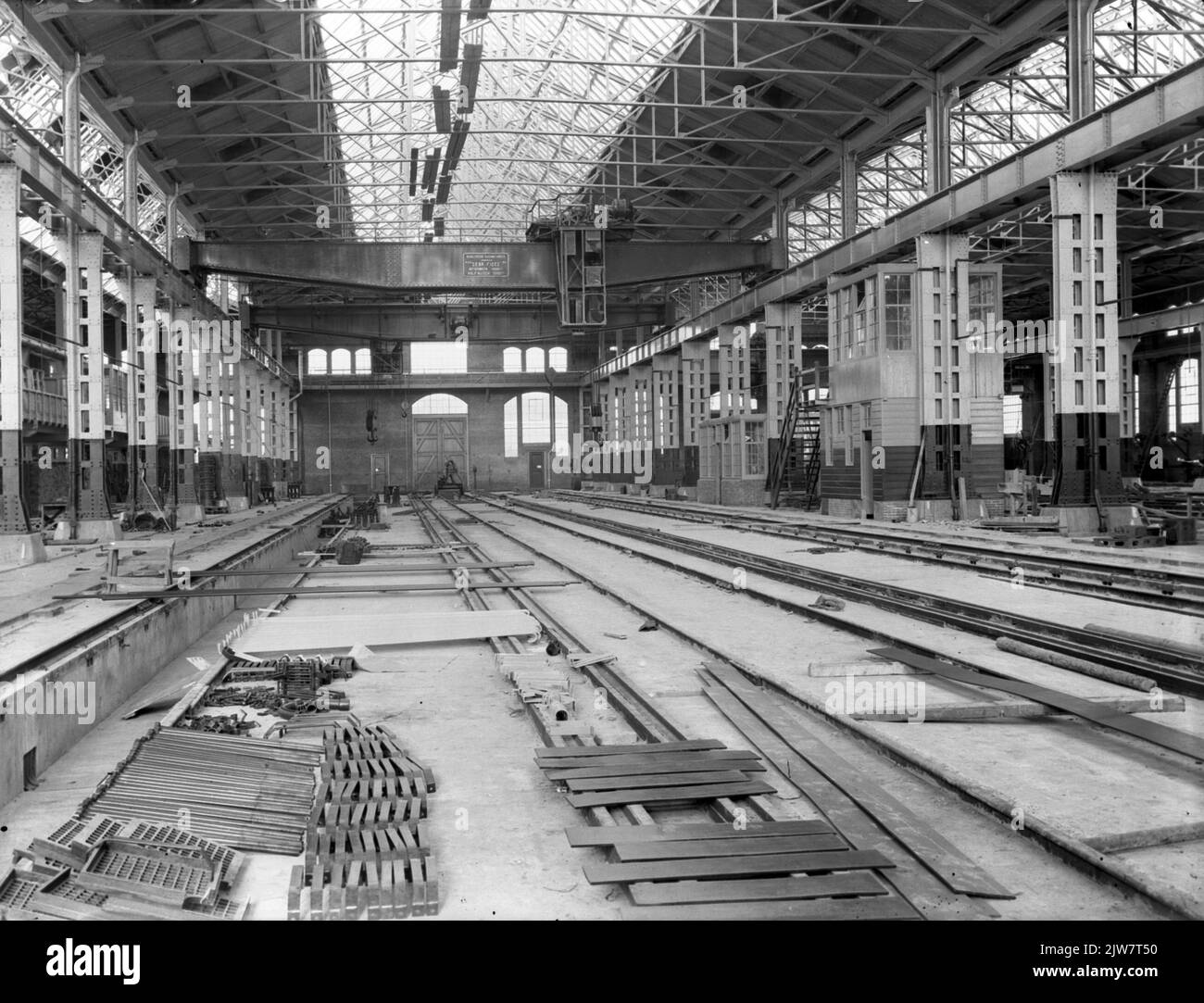 Interior of depot IV of the central workshop of the H.S.M. in Haarlem ...