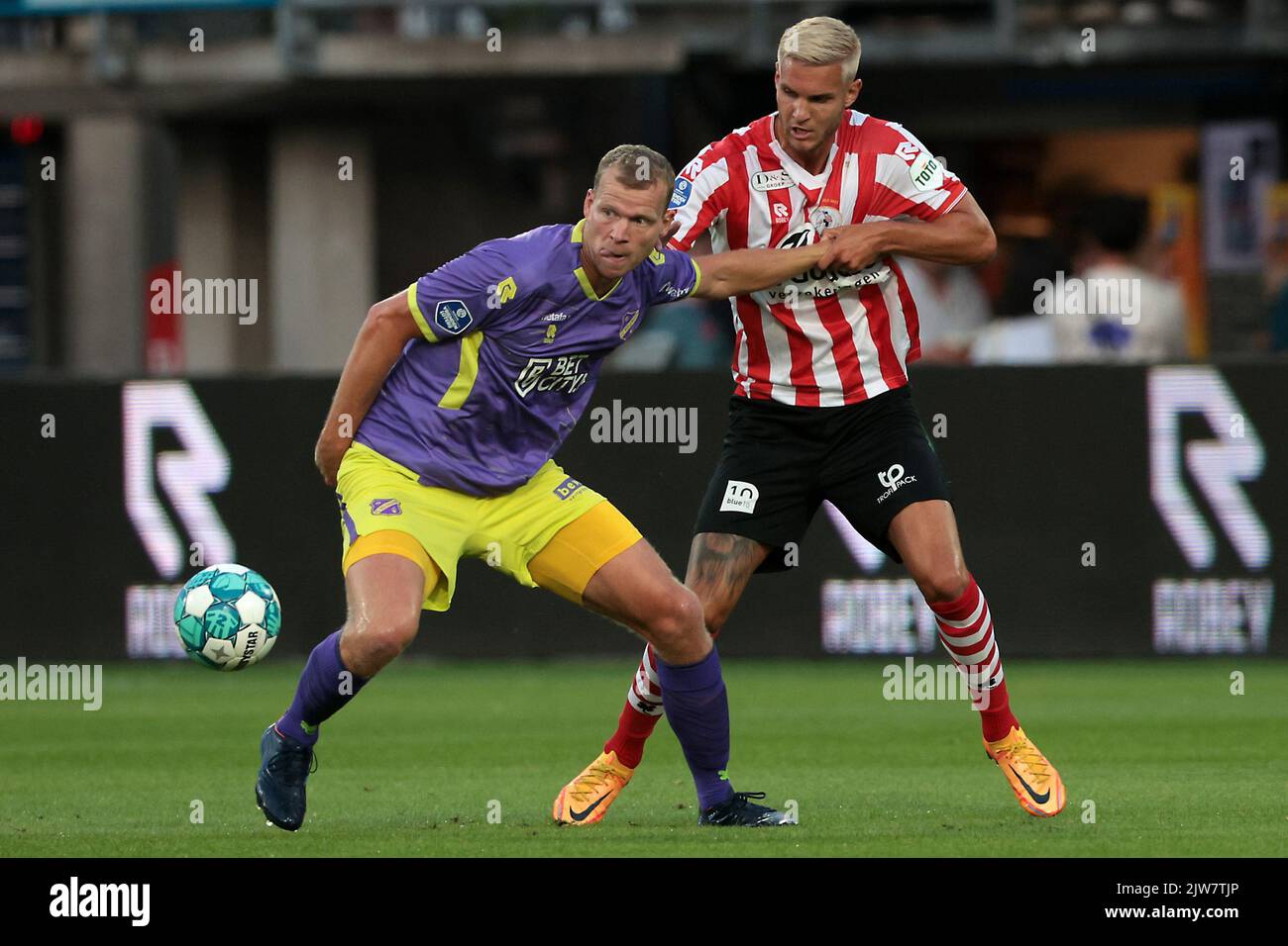 ROTTERDAM - (lr), Henk Veerman of FC Volendam, Mike Eerdhuijzen of Sparta Rotterdam during the ...