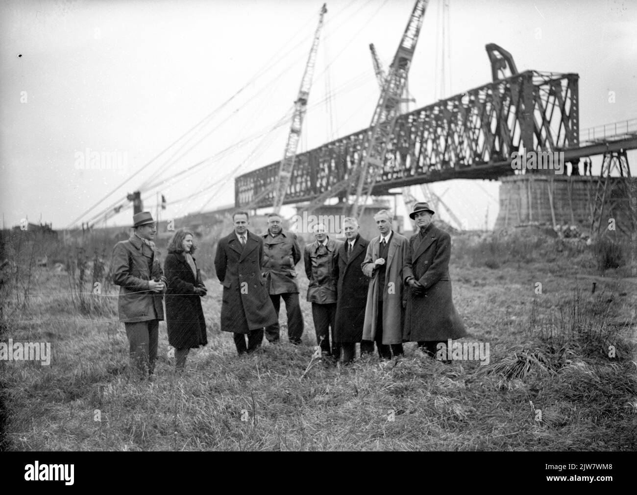 Group portrait of French engineers during the construction of the ...