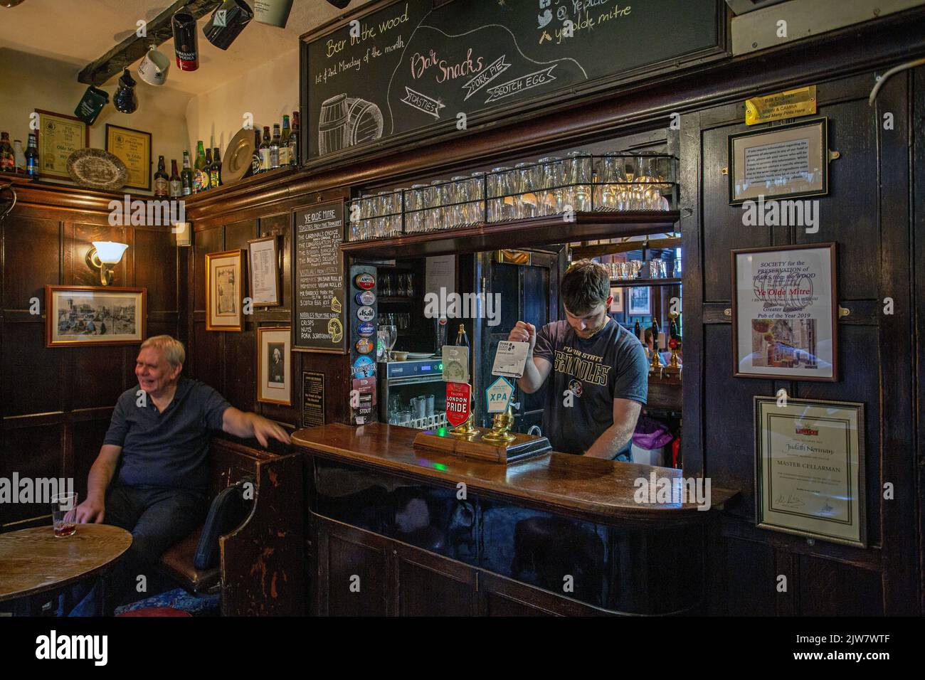 Ye old mitre tavern hi-res stock photography and images - Alamy