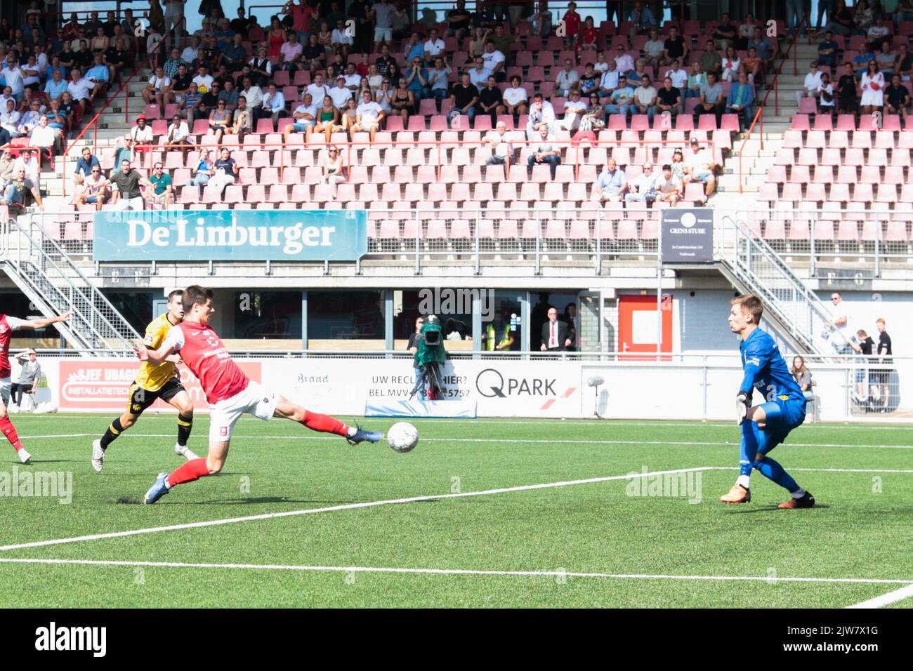 MAASTRICHT, NETHERLANDS - SEPTEMBER 4: Jarne Steuckers of MVV ...