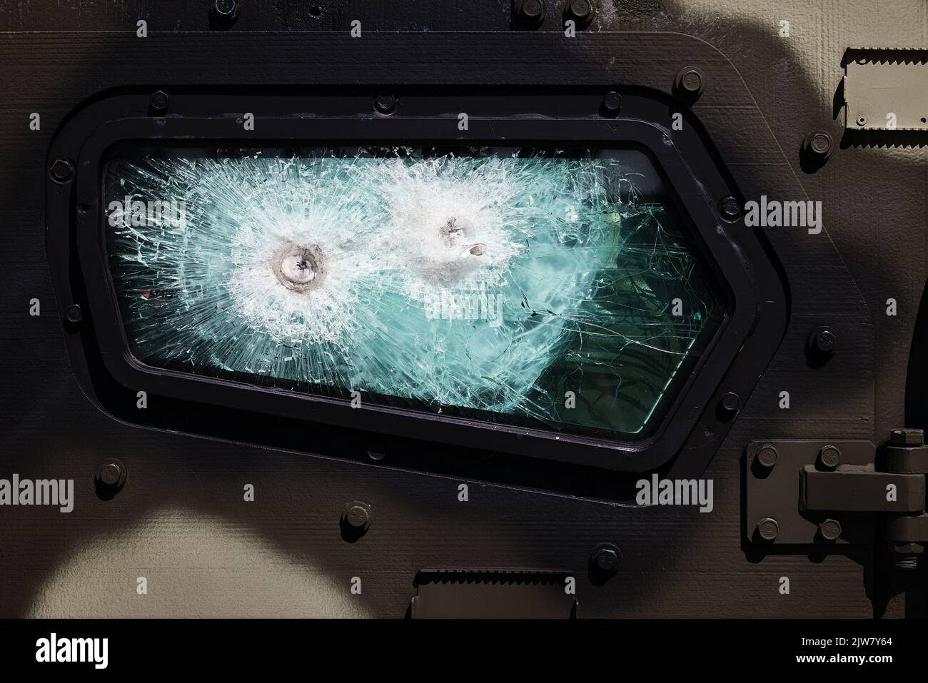 Safety glass hi-res stock photography and images - Alamy