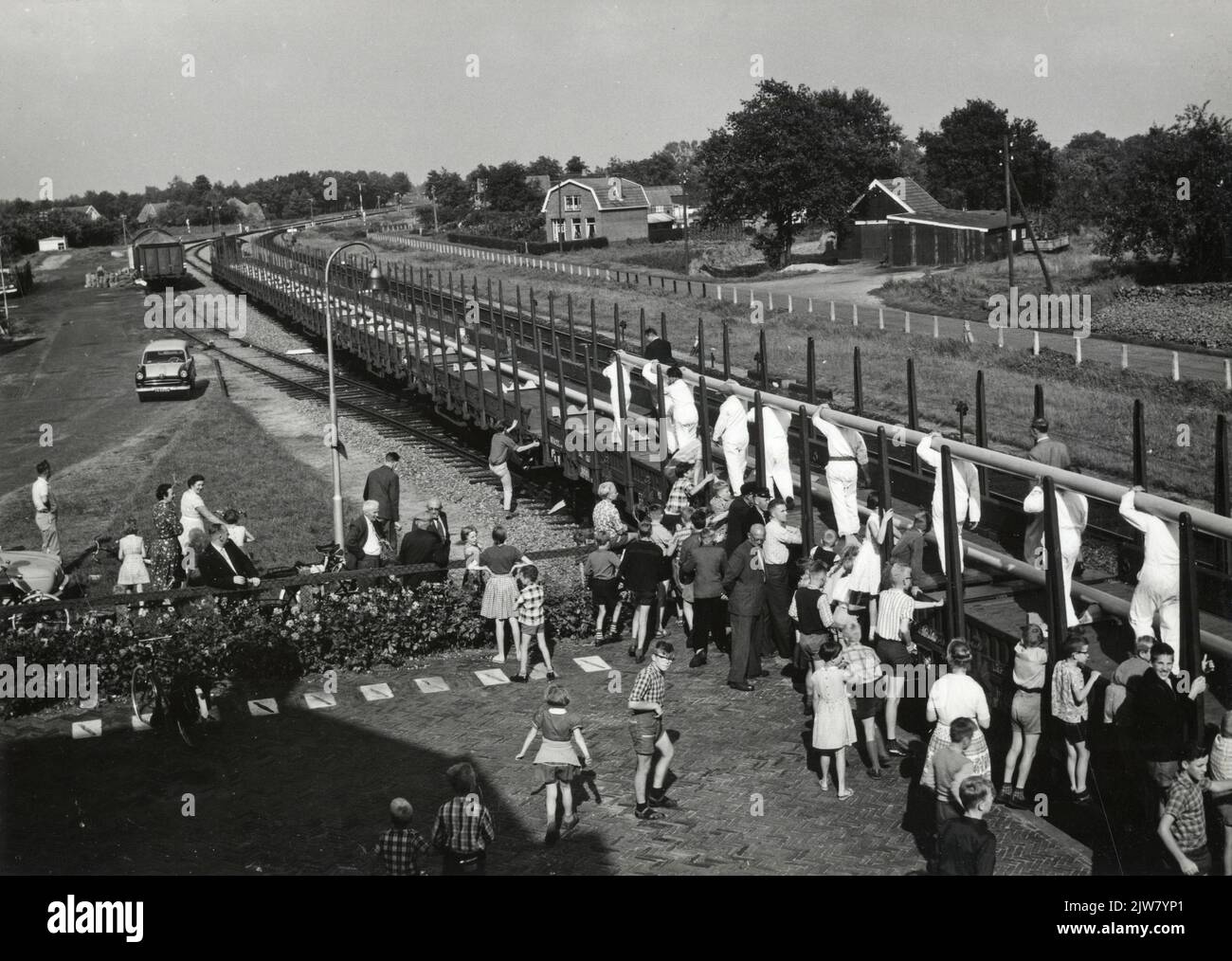 Image of the loading of freight cars (Rongenwagens) with three 110 ...