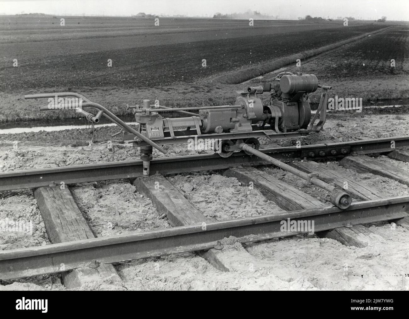 Image of a collar screw machine type "Robel" of the N.S. During work on ...