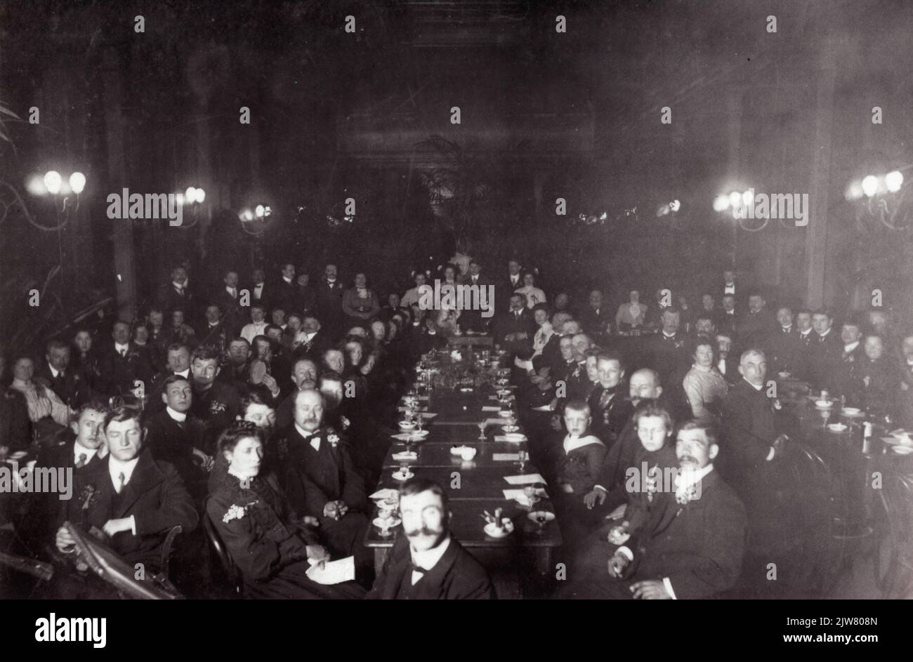 Image of the guests at the wedding dinner of Aart Marinus Schoonhoven ...