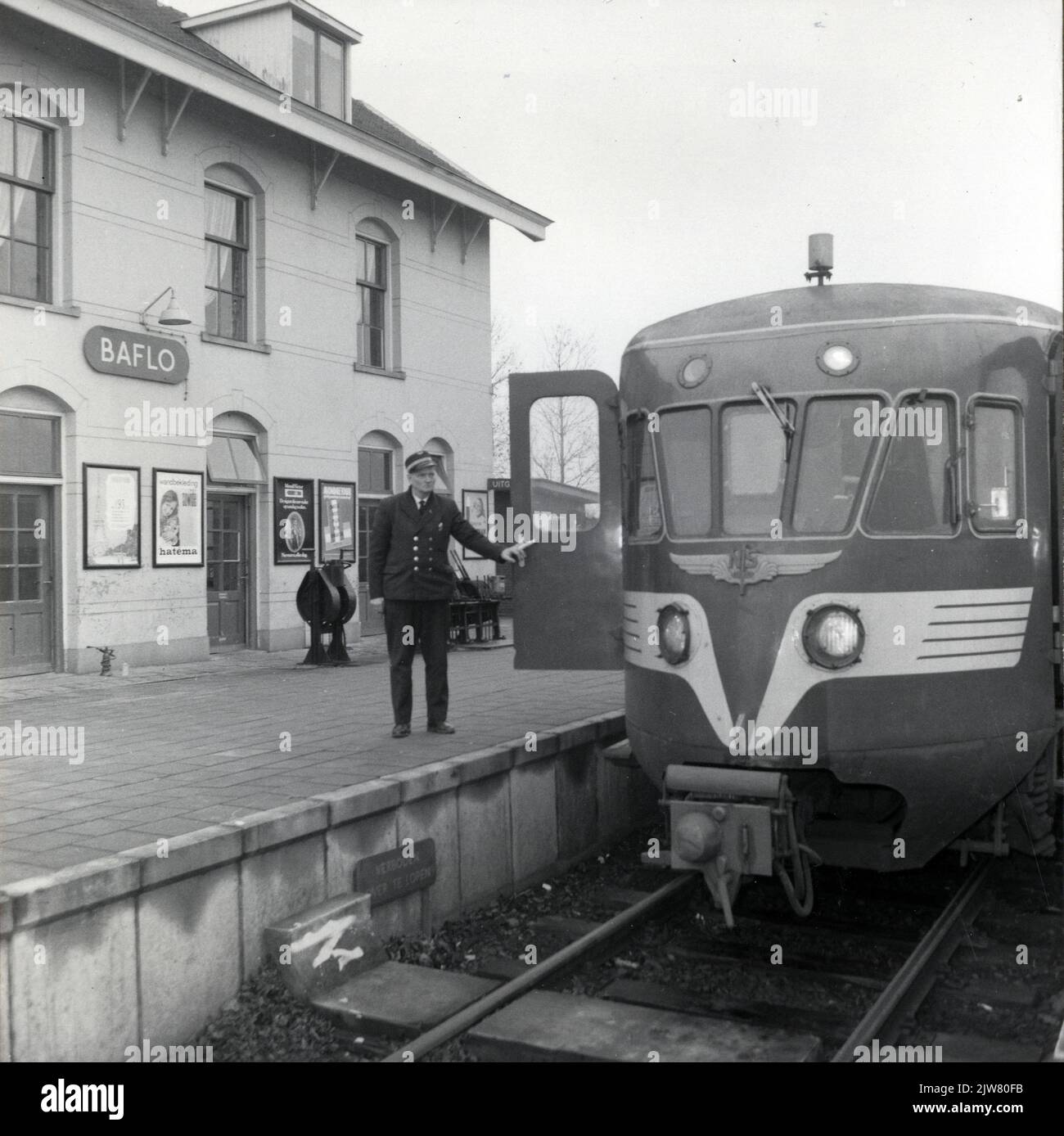Image of a diesel-electric train set the 2 ("blue angel") of the N.S ...