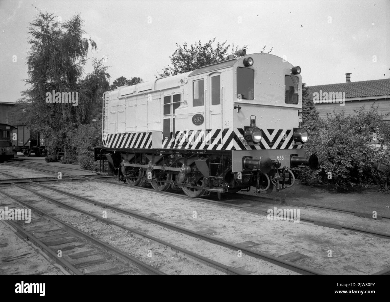 Image of the diesel-electric shunting locomotive no. 633 (series 600 ...
