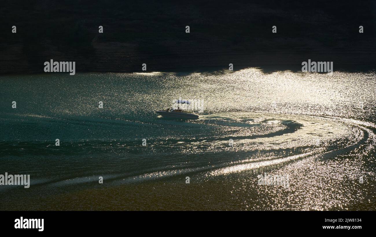 Speedboat on a ride making waves on a lake surface Stock Photo - Alamy