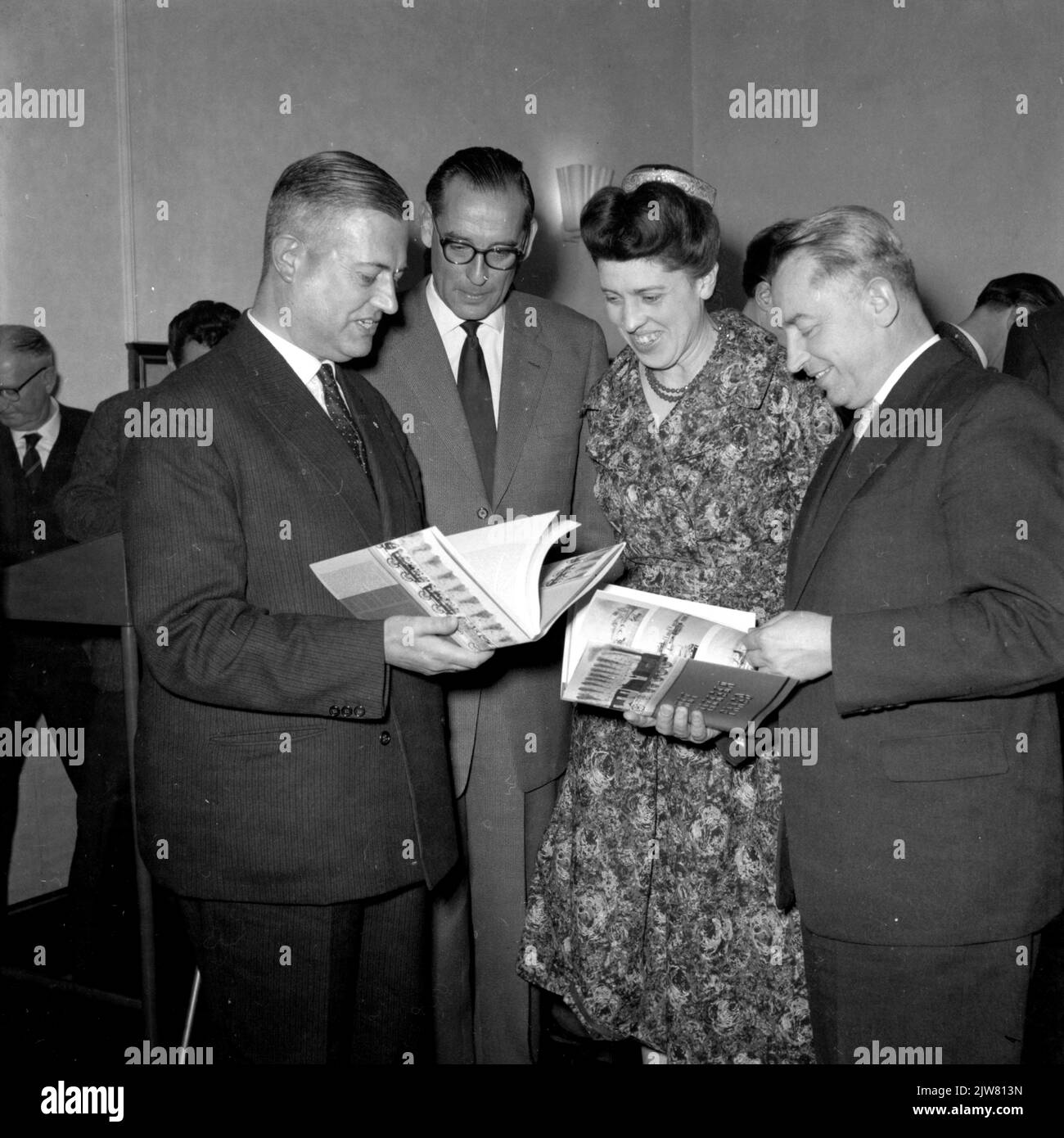 Image of the presentation of the book Het IJzeren Paard by Marie-Anne ...