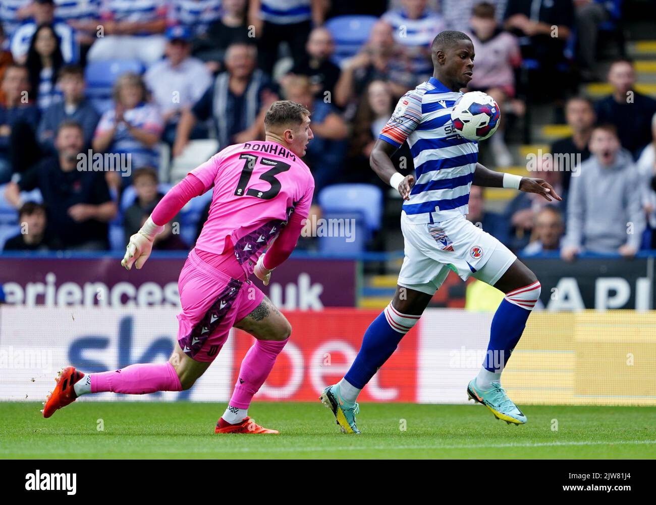 Goalkeeper jack bonham hi-res stock photography and images - Alamy