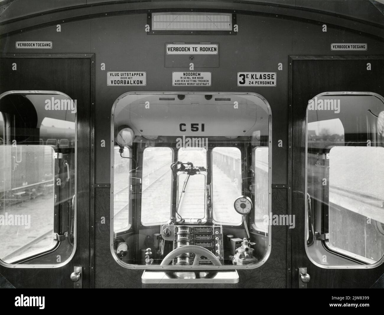Interior of the Diesel-Electric train set no. 51 (the 5, series 51-68 ...