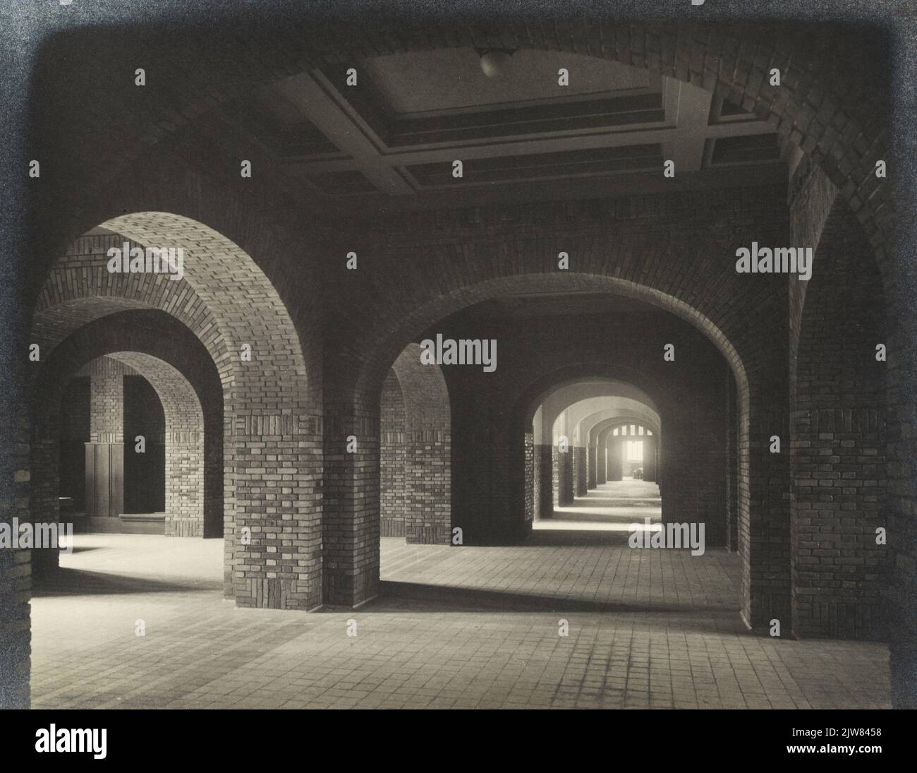 Public building corridors hi-res stock photography and images - Alamy