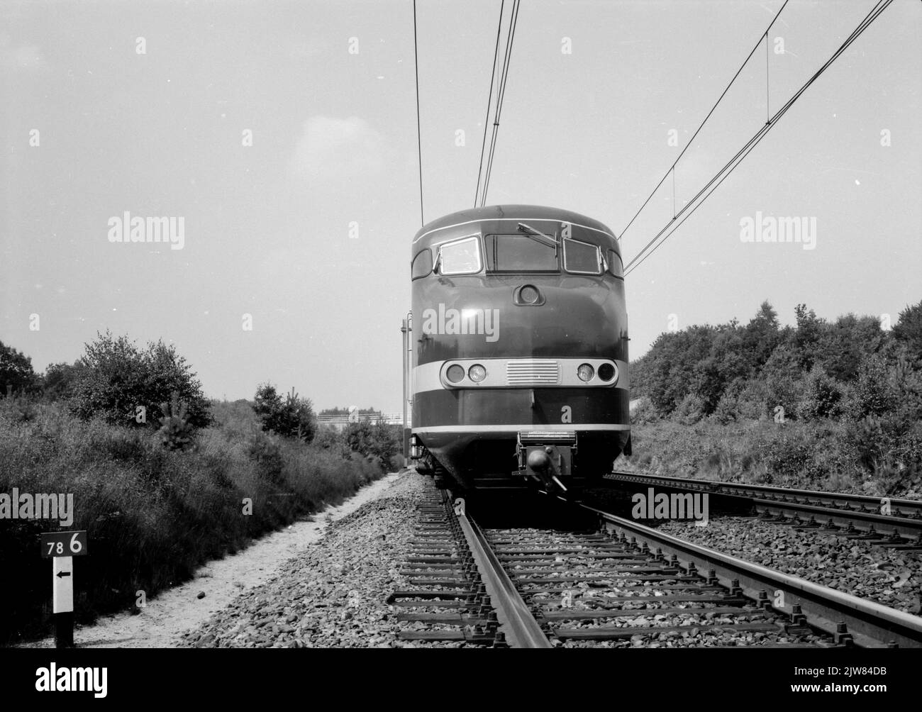 Image of travelers in a sleeping car of Wagons-Lits (show train '72) .n ...