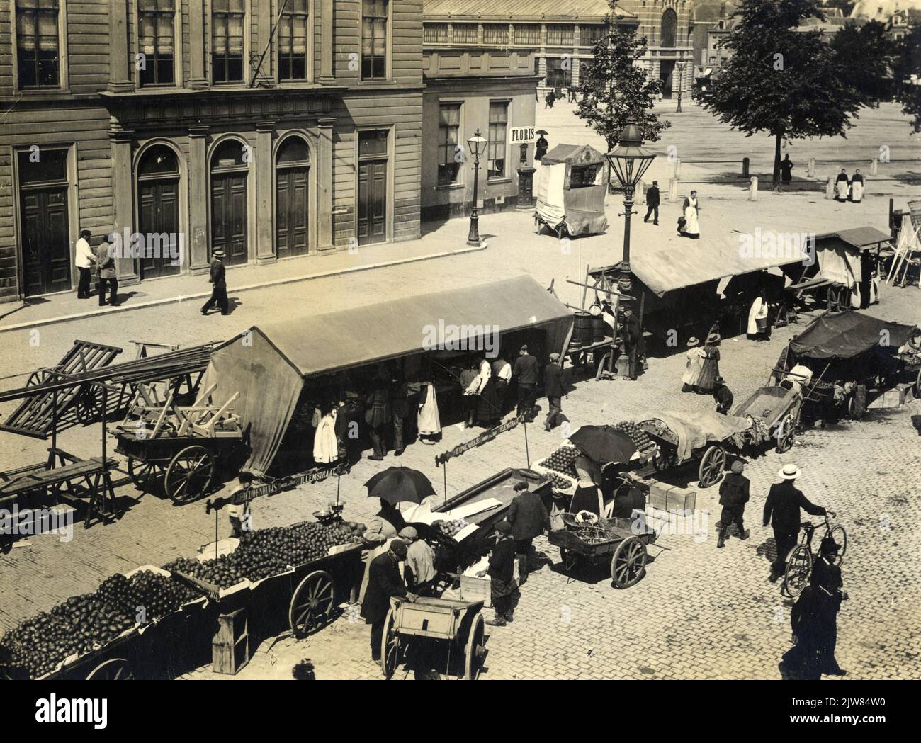 Image of some market stalls and fruit carts on Vredenburg in Utrecht ...