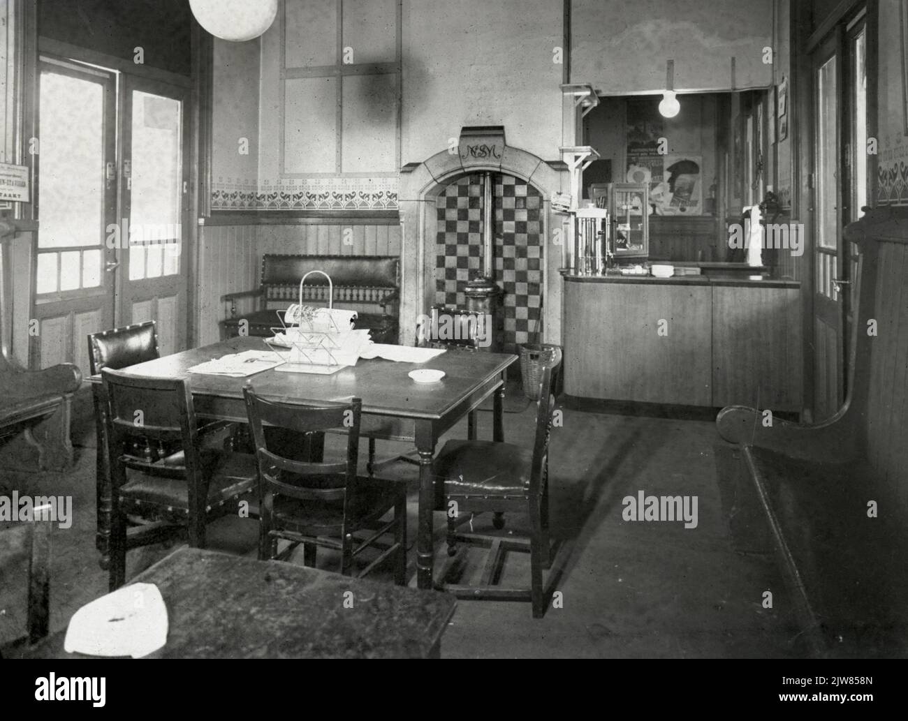 3rd class waiting room hi-res stock photography and images - Alamy