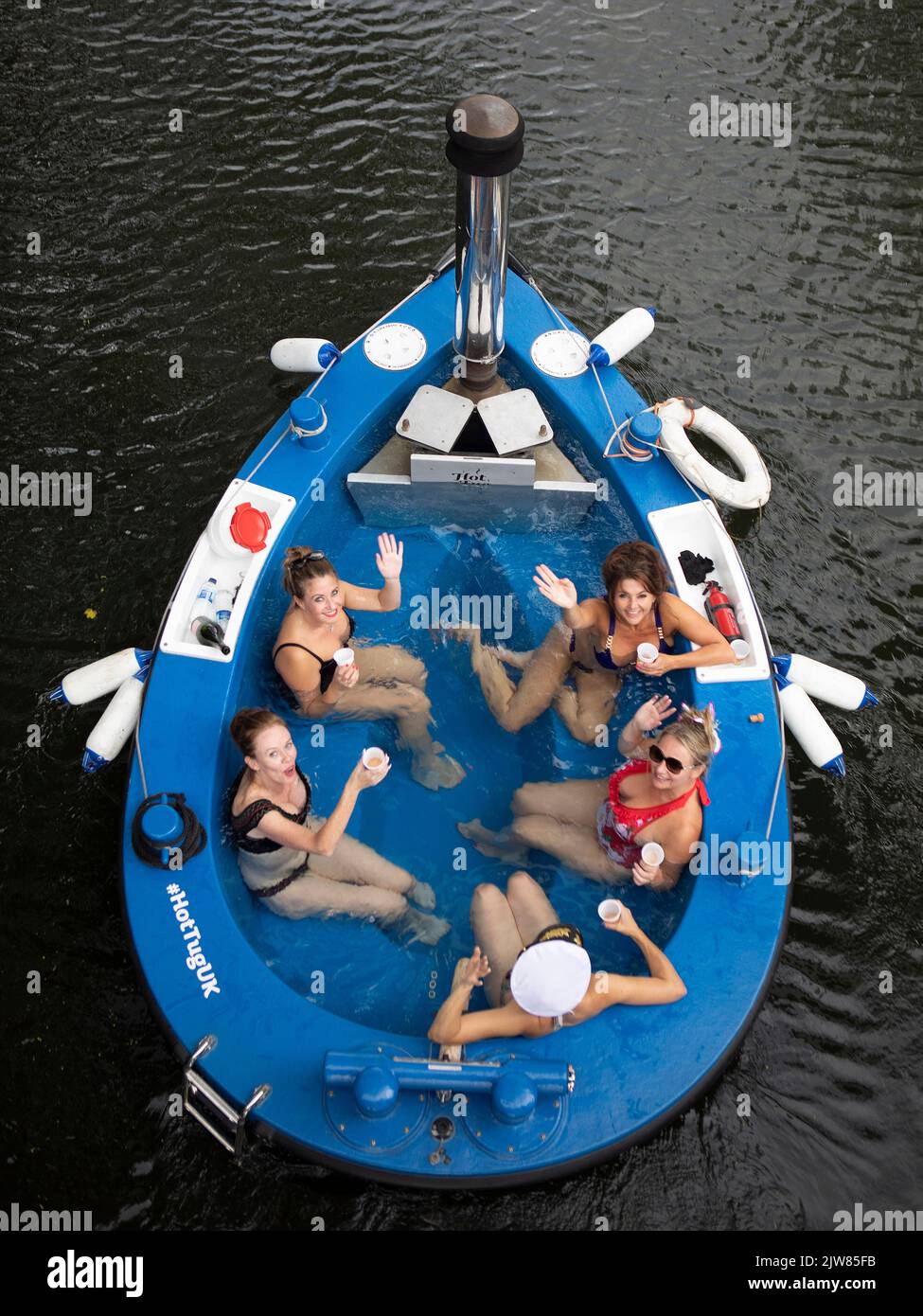 London hot tub boat hi-res stock photography and images - Alamy