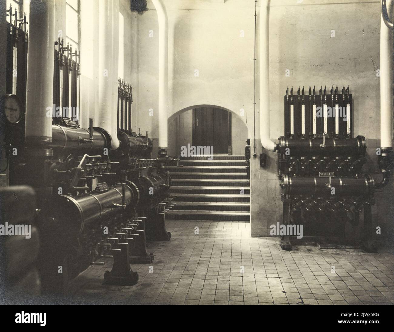 Interior of the 3rd administration building of the Dutch Railways (HGB ...