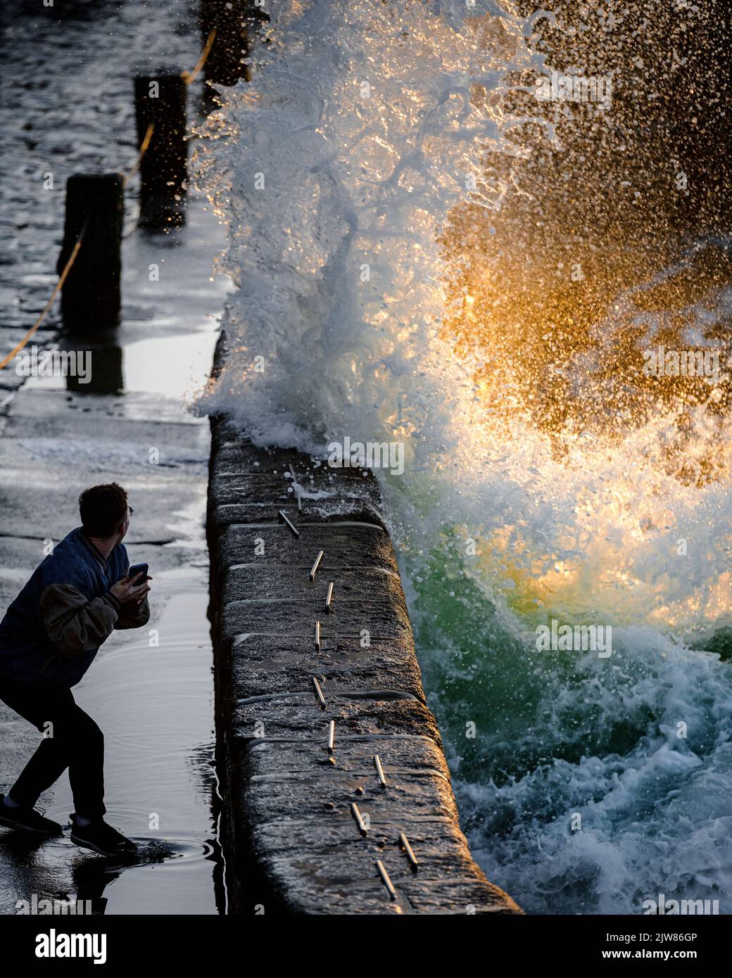 Wave on harbour wall hi-res stock photography and images - Alamy