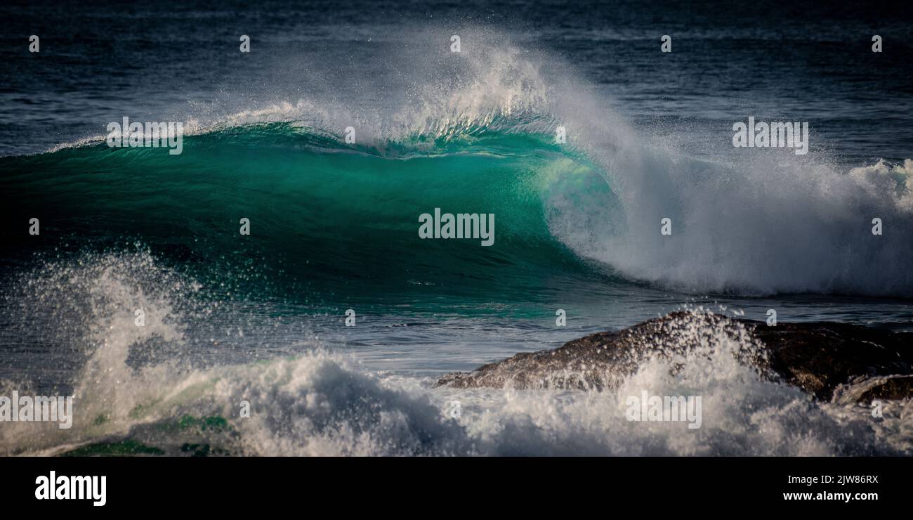 Stunning turquoise aqua waves barrelling into from Porthleven reef ...