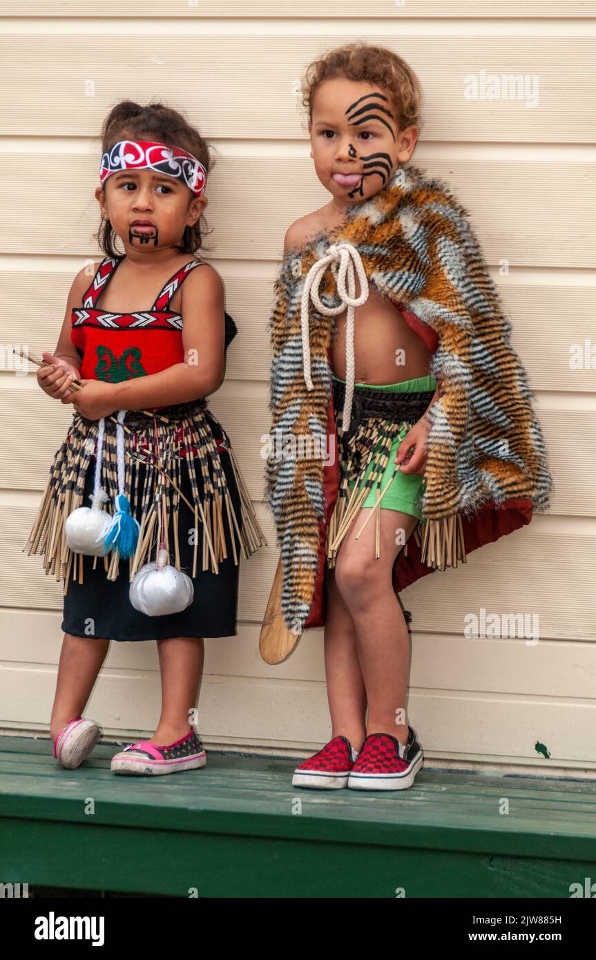 Maori dance by children hi-res stock photography and images - Alamy