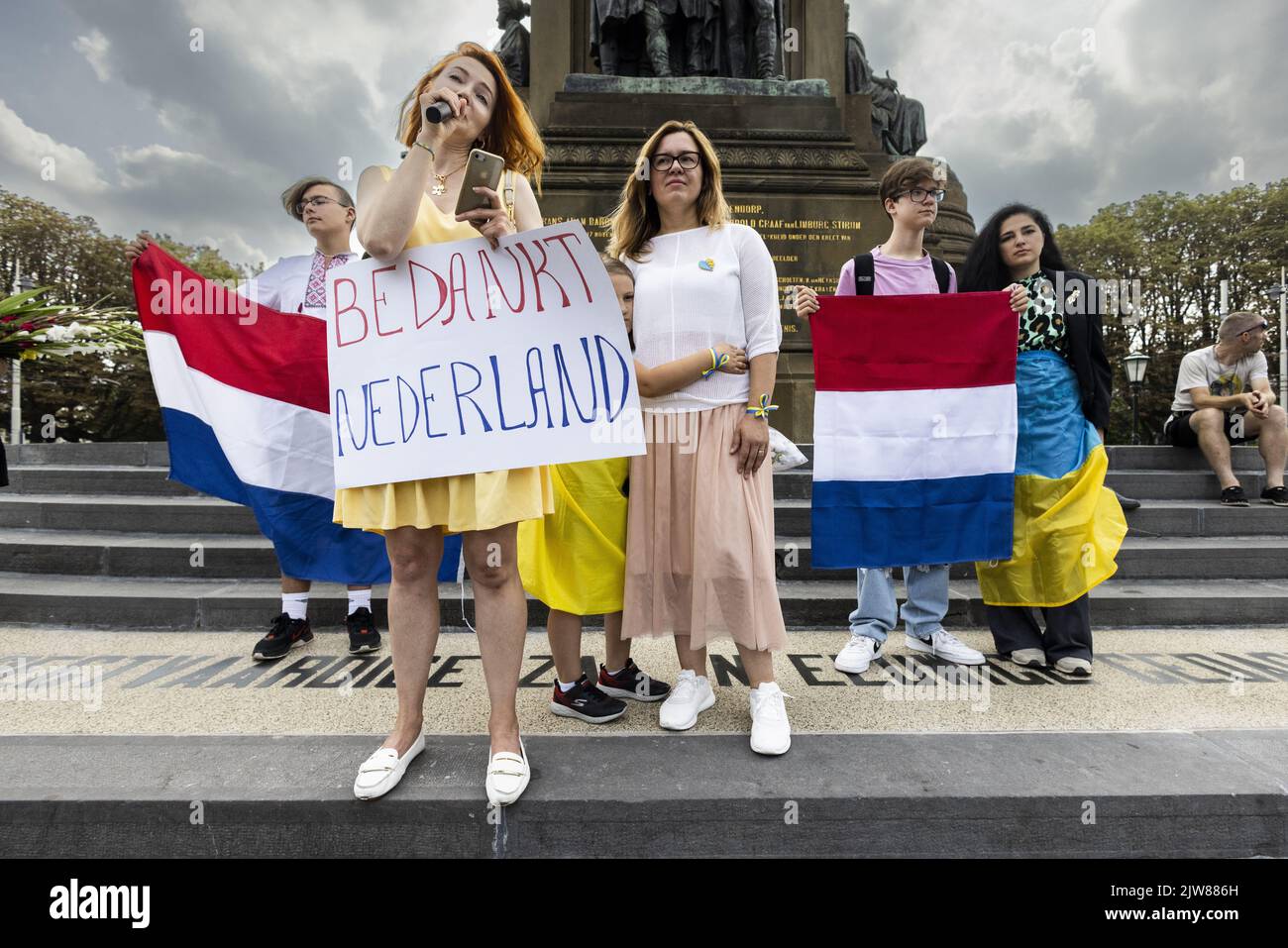 Singing national anthem ukrainian men hi-res stock photography and images - Alamy