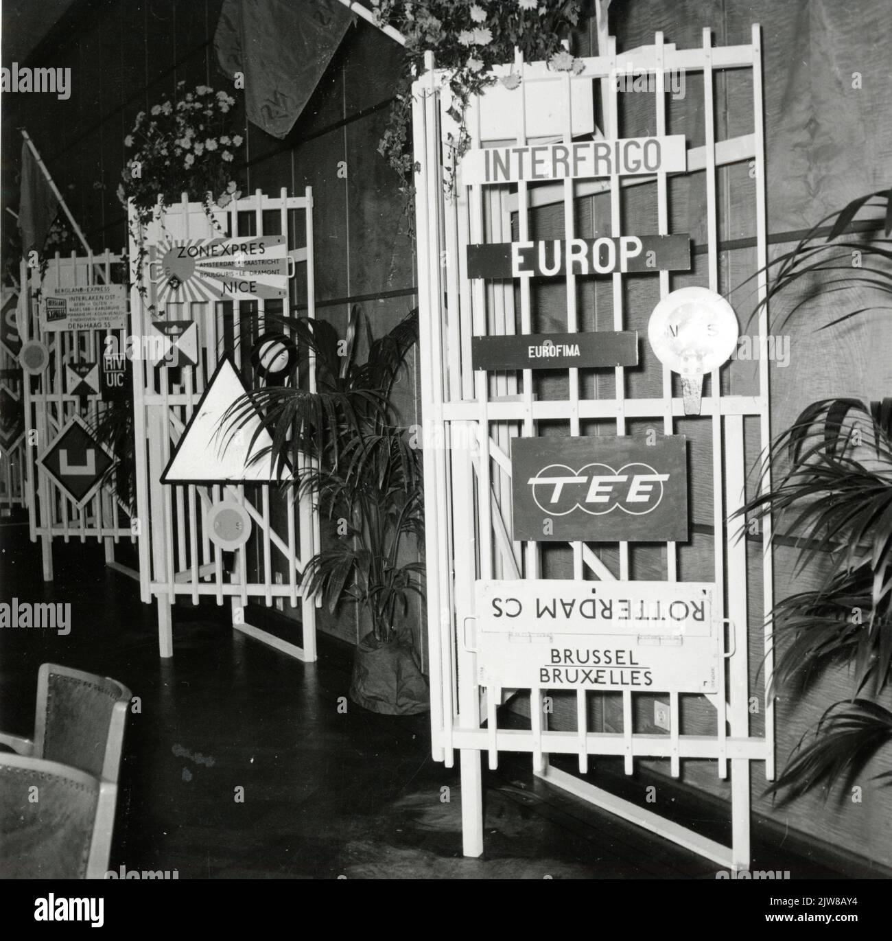 Few logos hi-res stock photography and images - Alamy