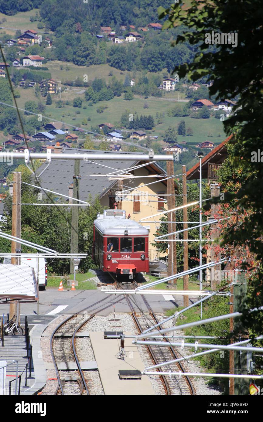 Tramway rouge hi-res stock photography and images - Alamy