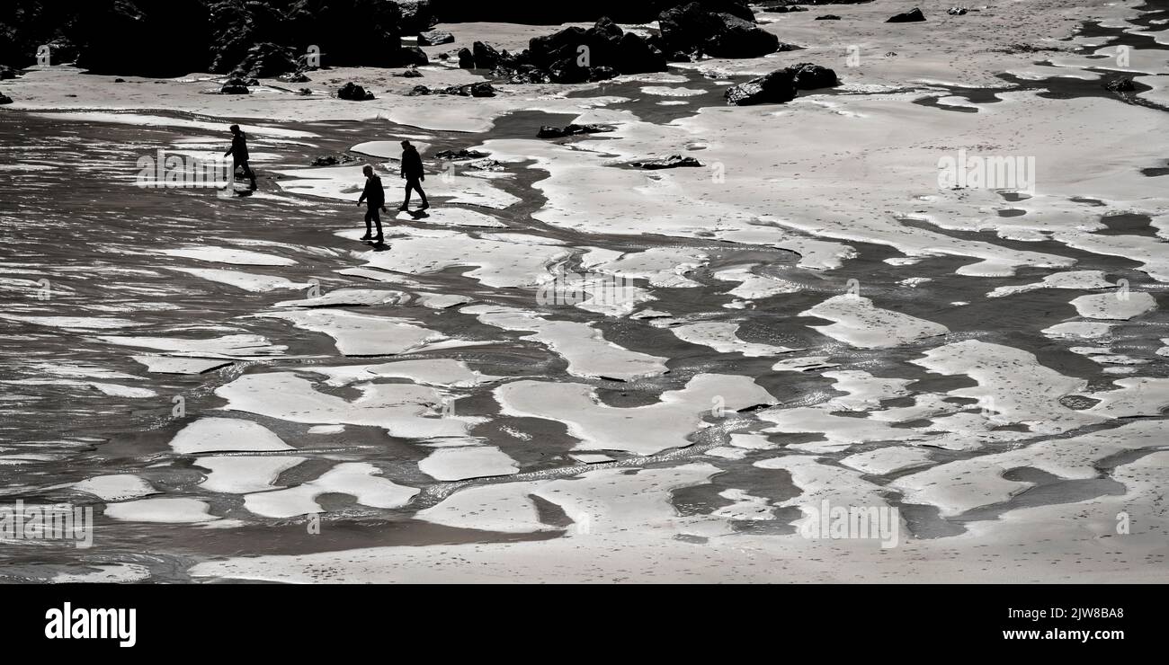 3 people exploring the beaches of St Ives Stock Photo - Alamy