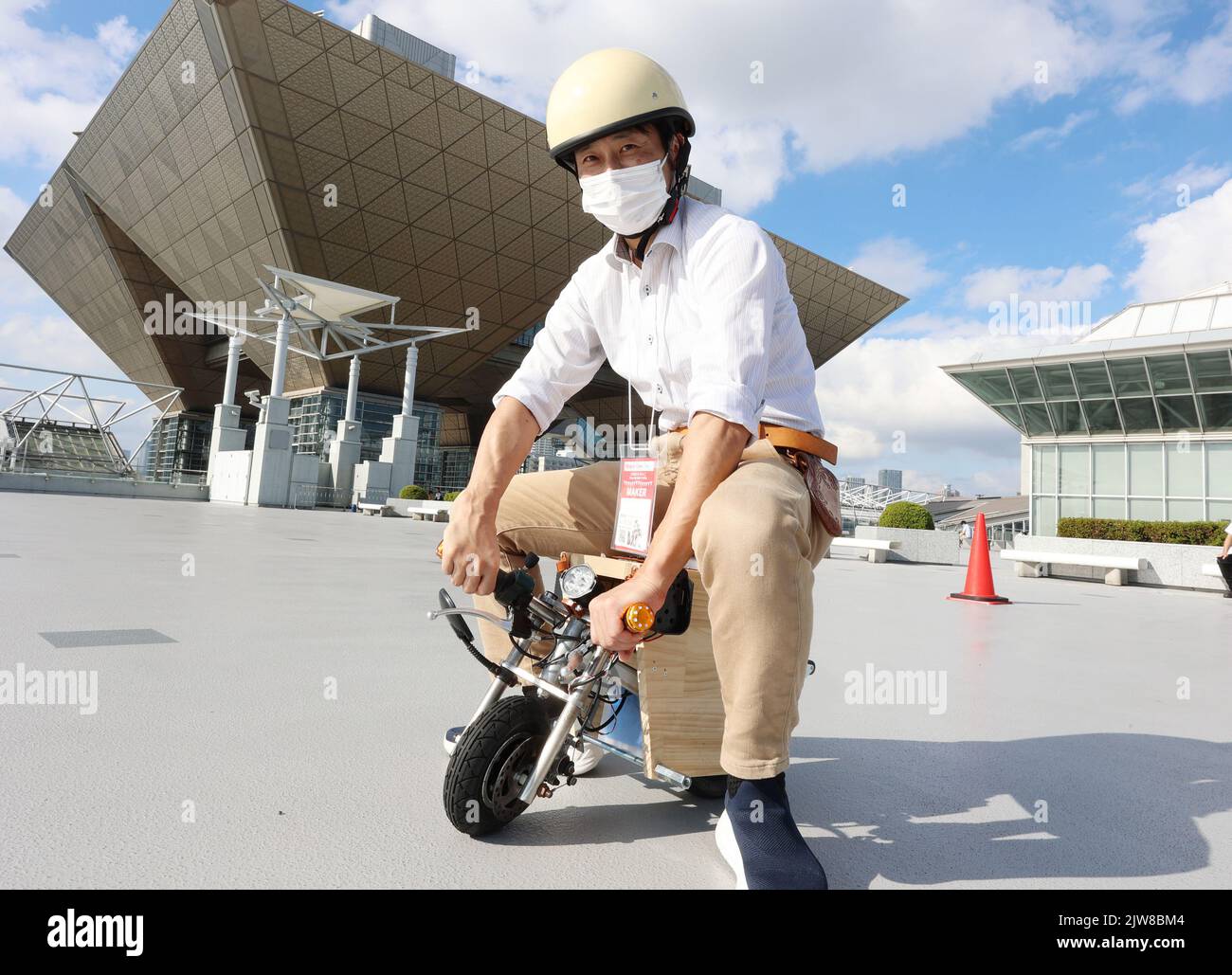 September 3, 2022, Tokyo, Japan - An engineer Degochi demonstrates his ...