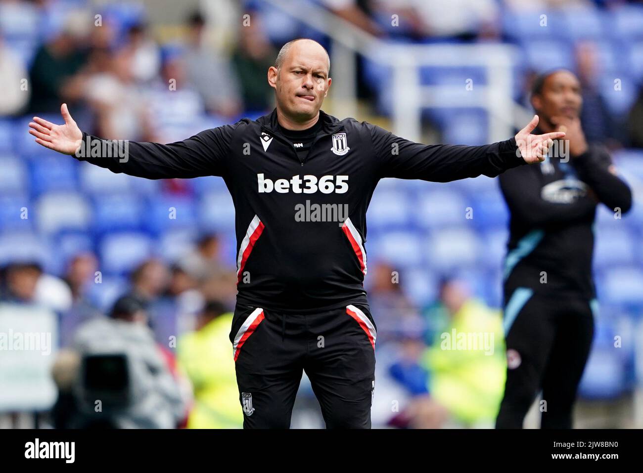 Football sideline uk hi-res stock photography and images - Alamy