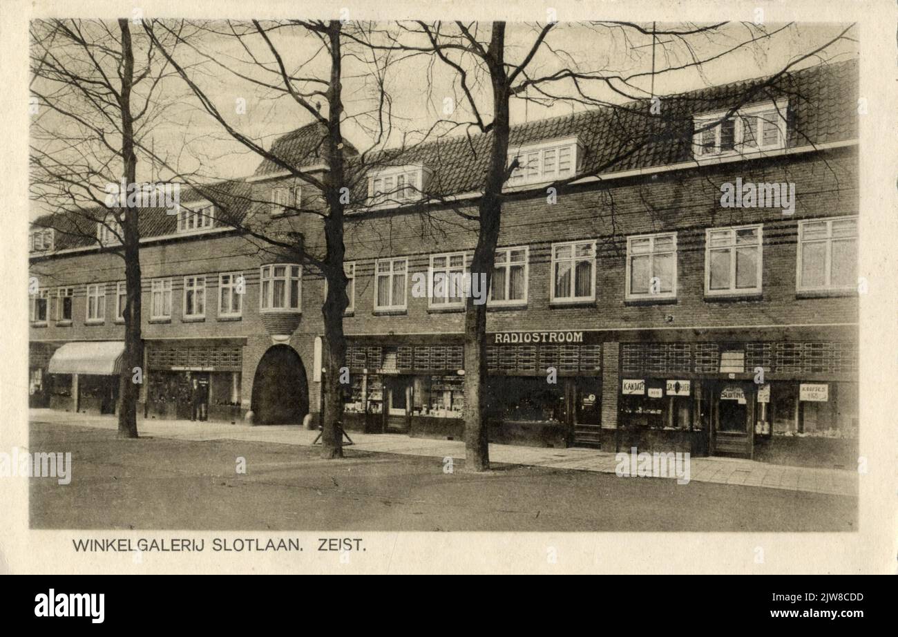 Image of opting of the CDK container of the Electric train set no. 306 ...