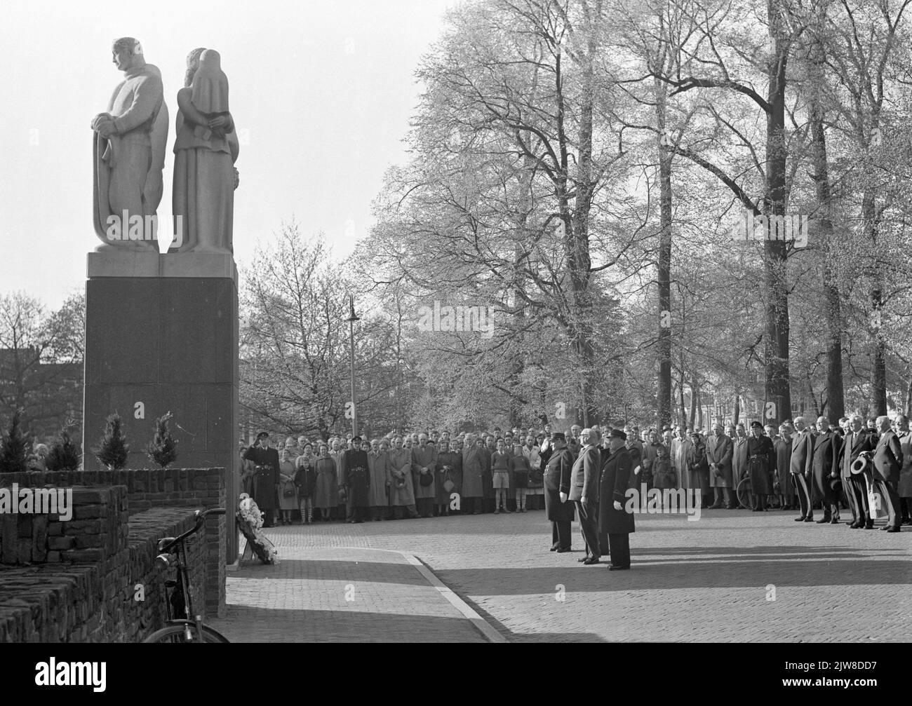 Image of the wreath laying at the monument for fallen railway staff at ...