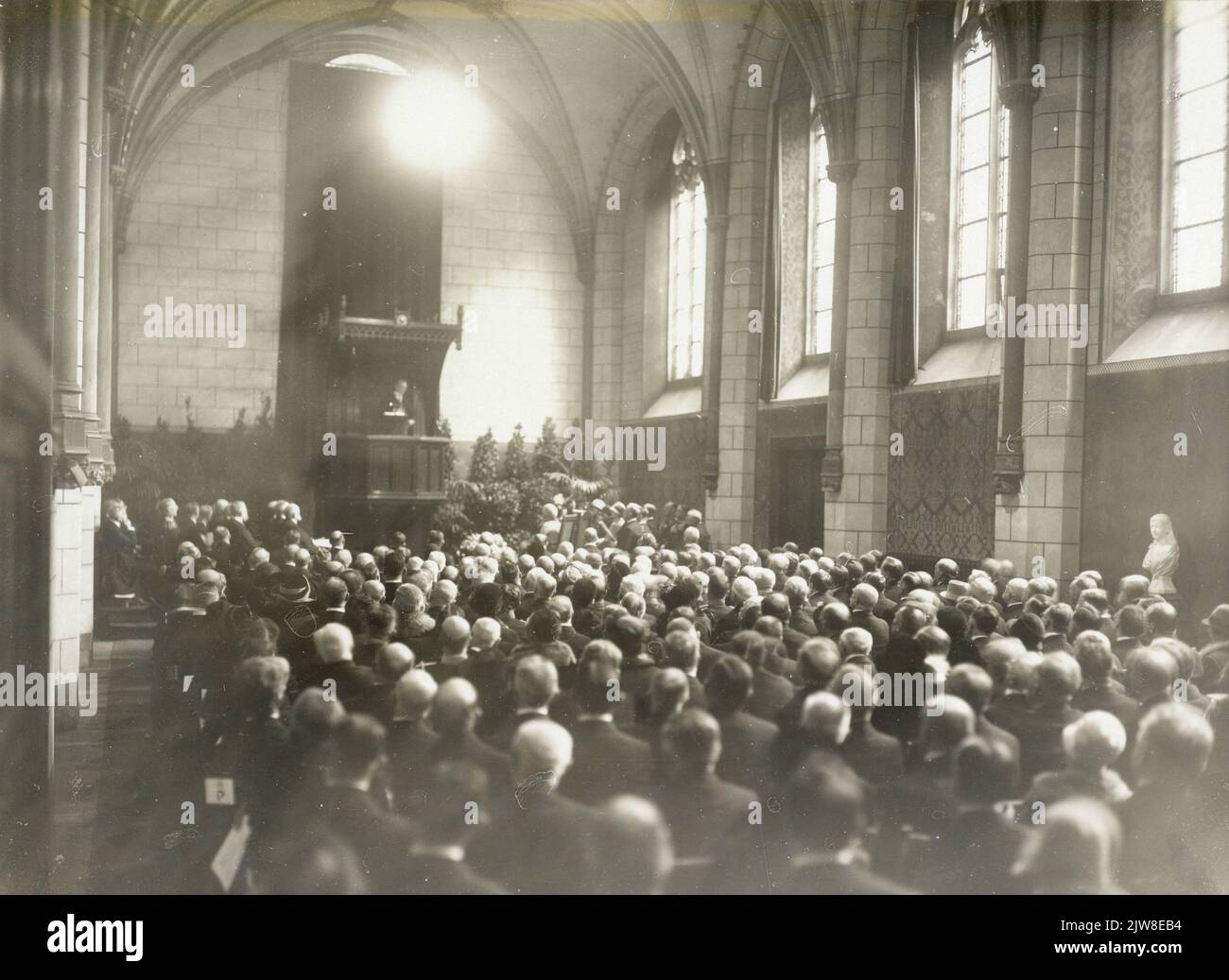 Image of the speech of prof.dr. G.W. Kernkamp in the Groot Auditorium ...