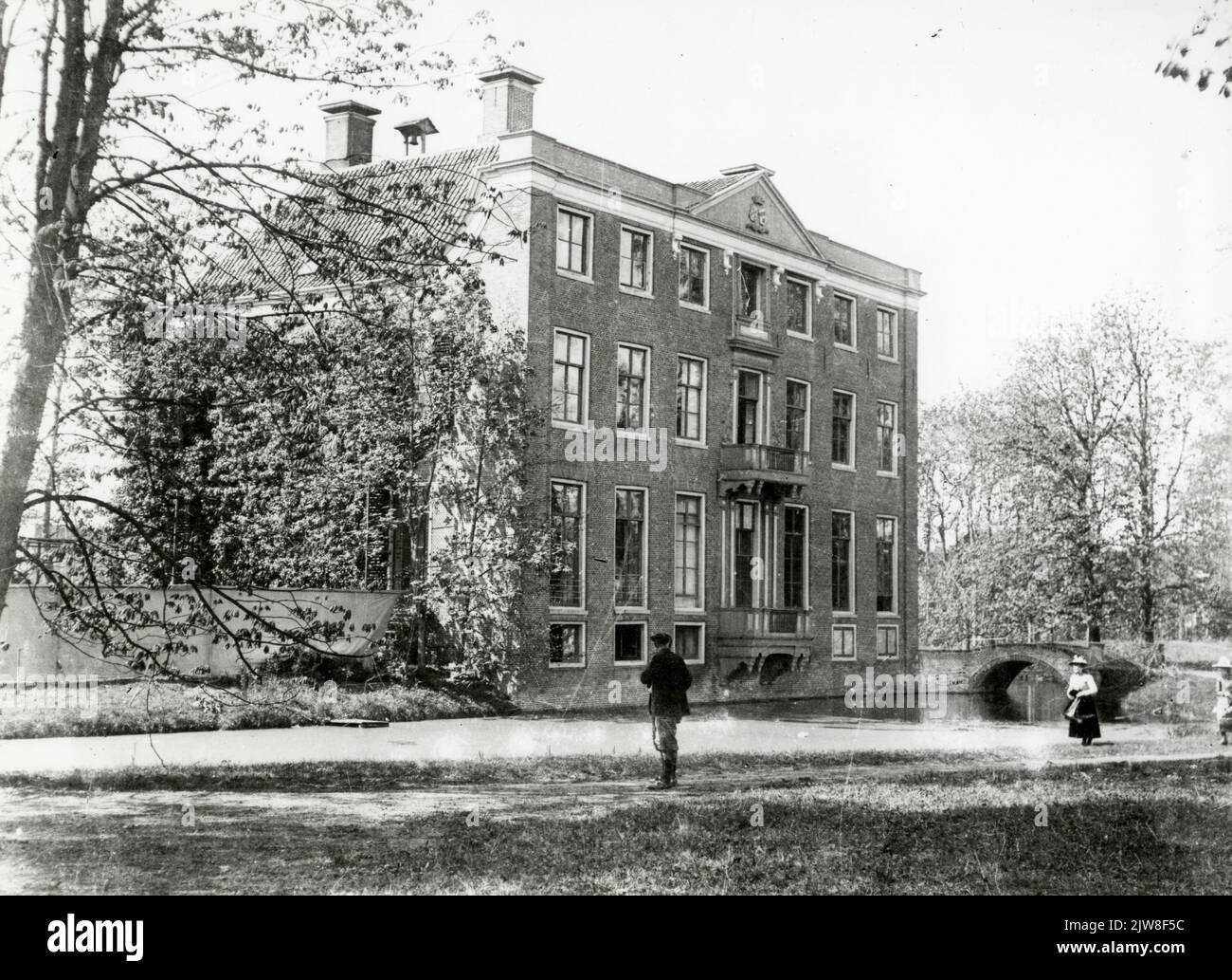 View of the facade of the Huis ter Meer in Maarssen from the northeast ...