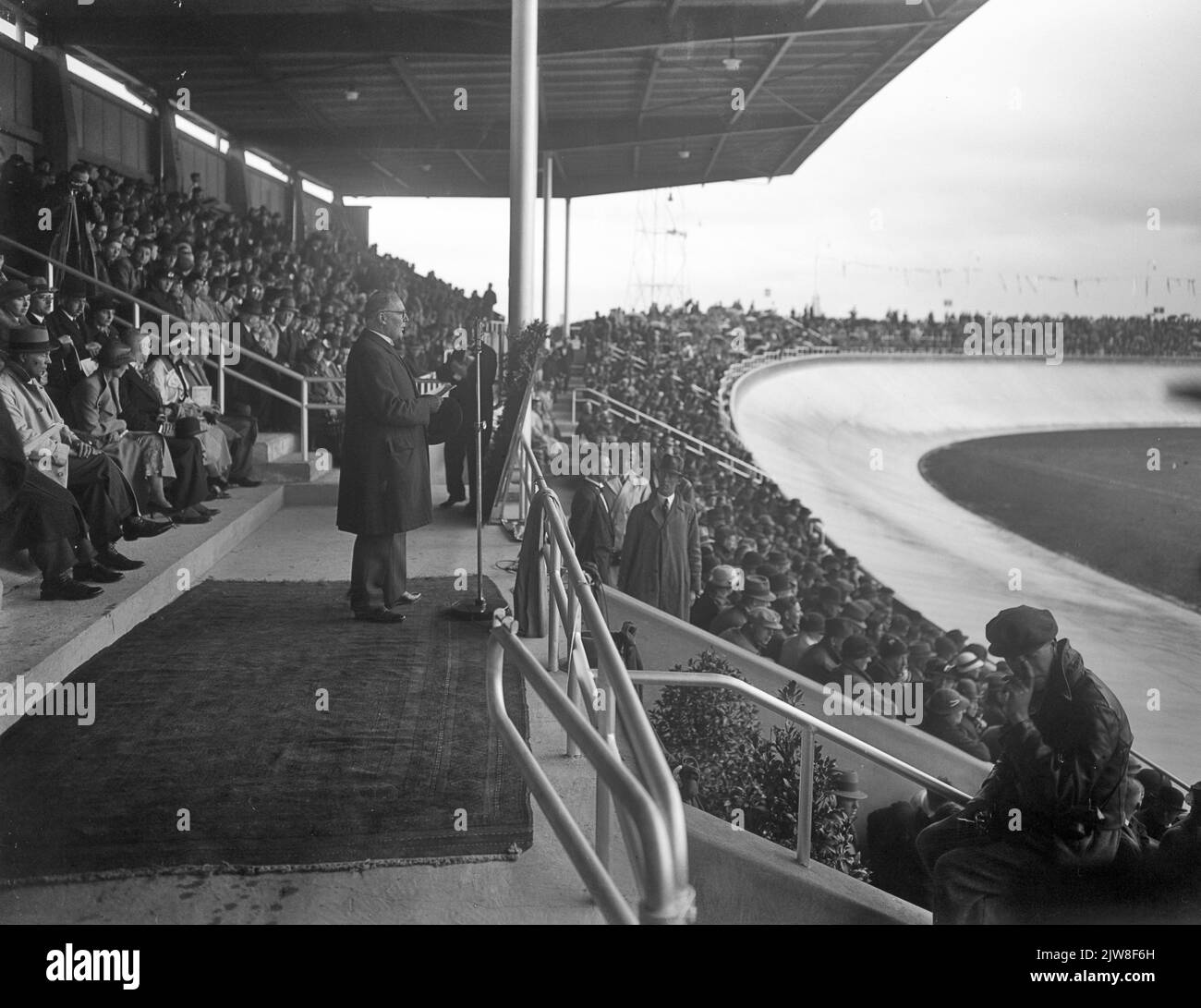 Image of Mayor Mr.dr. G. A. W. ter Pelkwijk during his opening speech ...