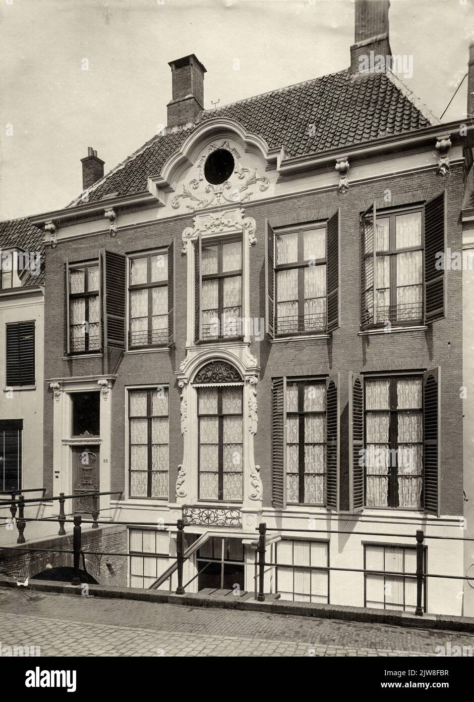 View of the facade of the Huis Kromme Nieuwegracht 33 in Utrecht.n.b ...