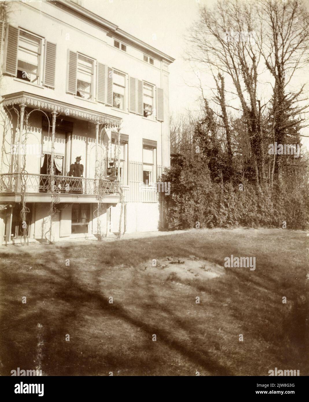 View of the rear facade (Ged.) Of the Stenia house (Utrechtseweg 86) in ...
