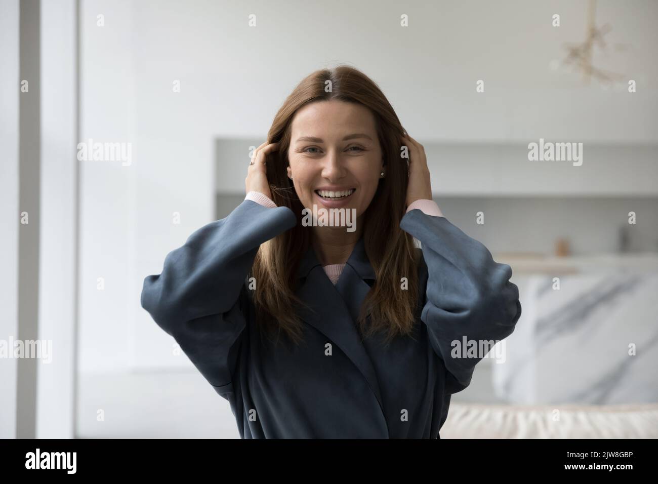 Beautiful woman 30s hi-res stock photography and images - Alamy