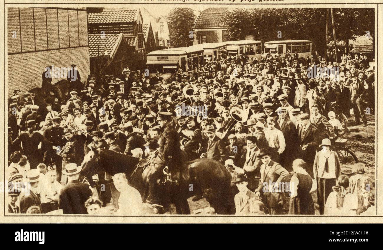 The new buses of the municipality of Utrecht/ at the end point at Den ...