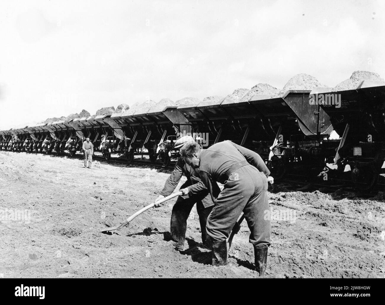 Image of transport from sand by train to Heijde for the purpose of ...