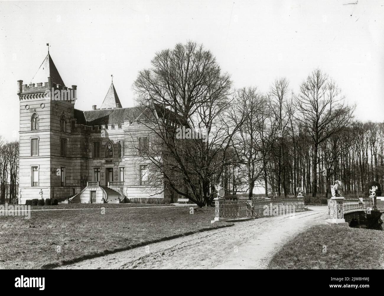 View of the facade of Beverweerd Castle in Werkhoven from the northeast ...